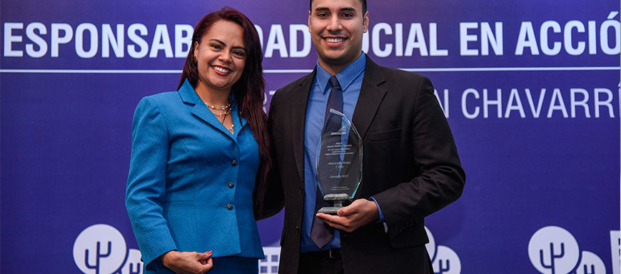 Periodista Alexander Rivera recibió el galardón “Alberto Martén ...